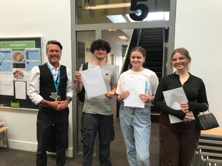 Djanogly City Academy students celebrate strong GCSE results – Djanogly ...